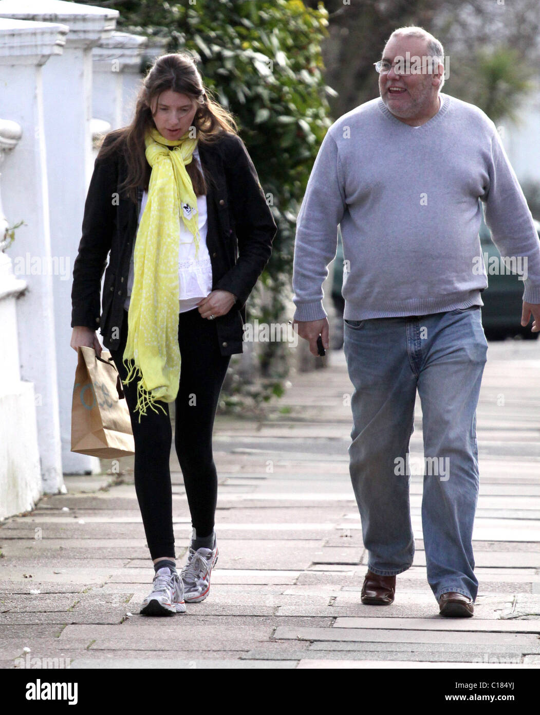 Pregnant Jools Oliver leaves her house to run errands, sporting an ever ...