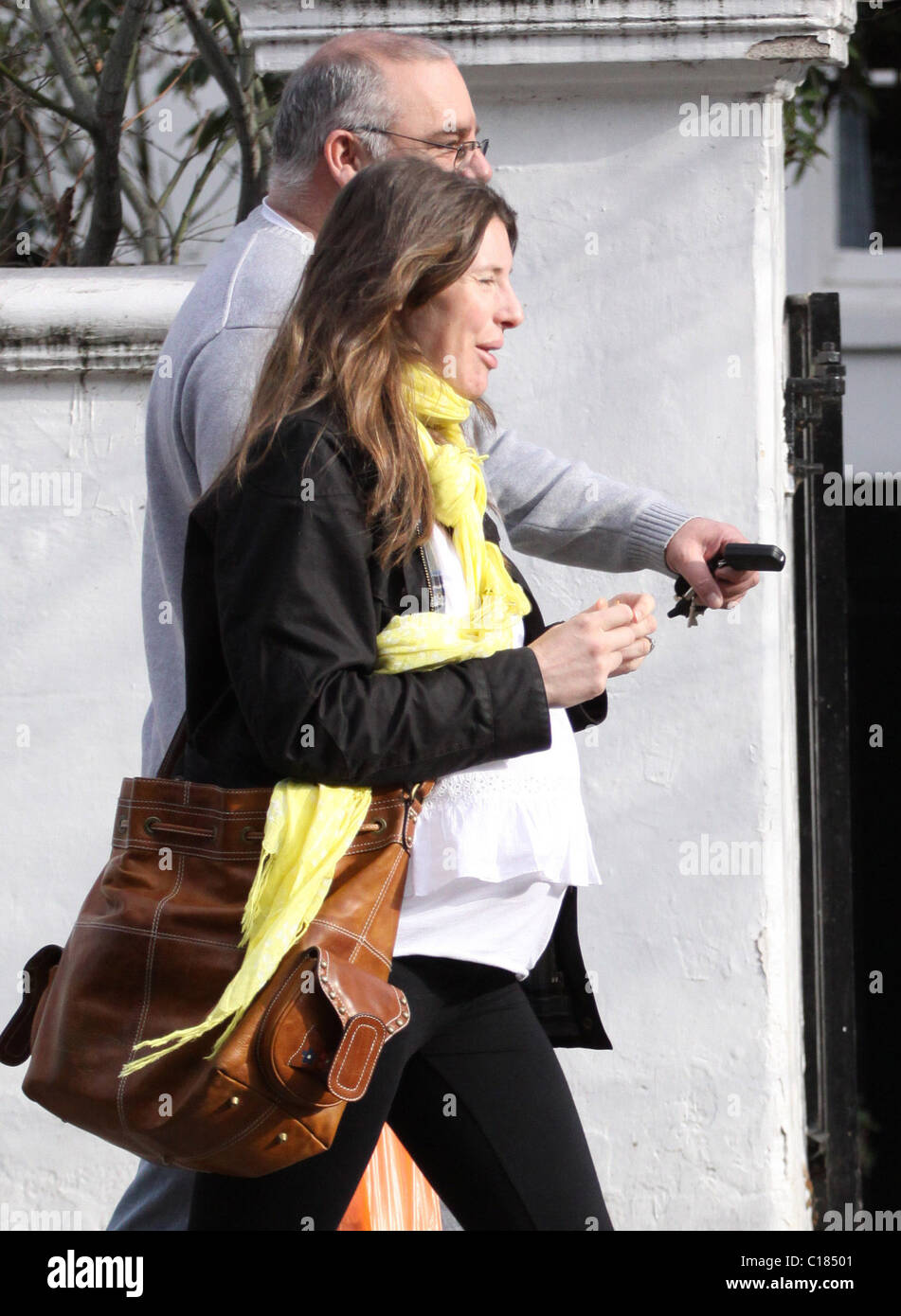 Pregnant Jools Oliver leaves her house to run errands, sporting an ever ...