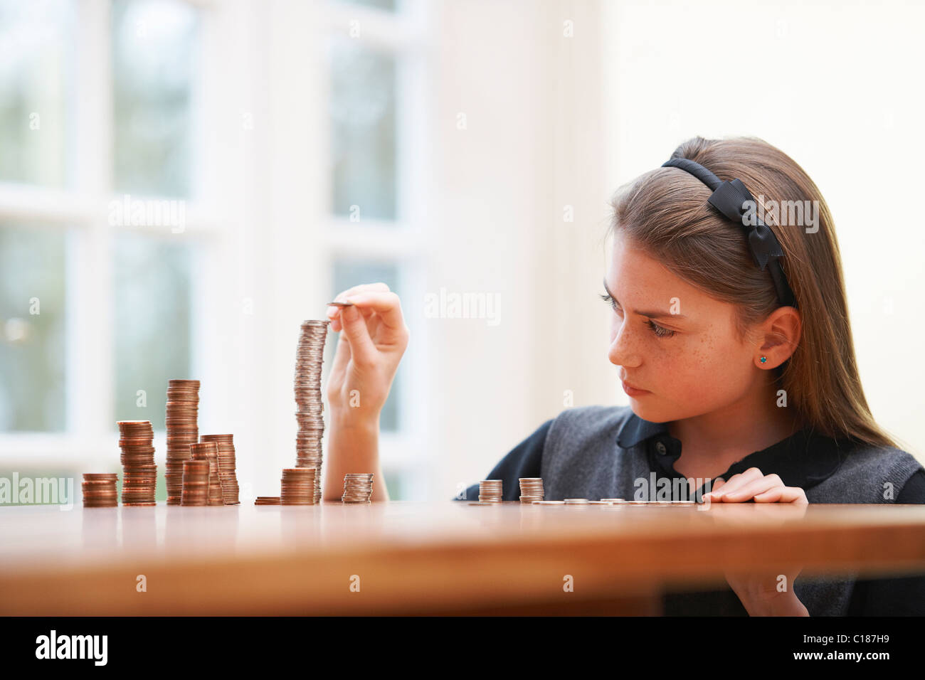 Girl Counting Cash Stock Photos & Girl Counting Cash Stock Images - Alamy