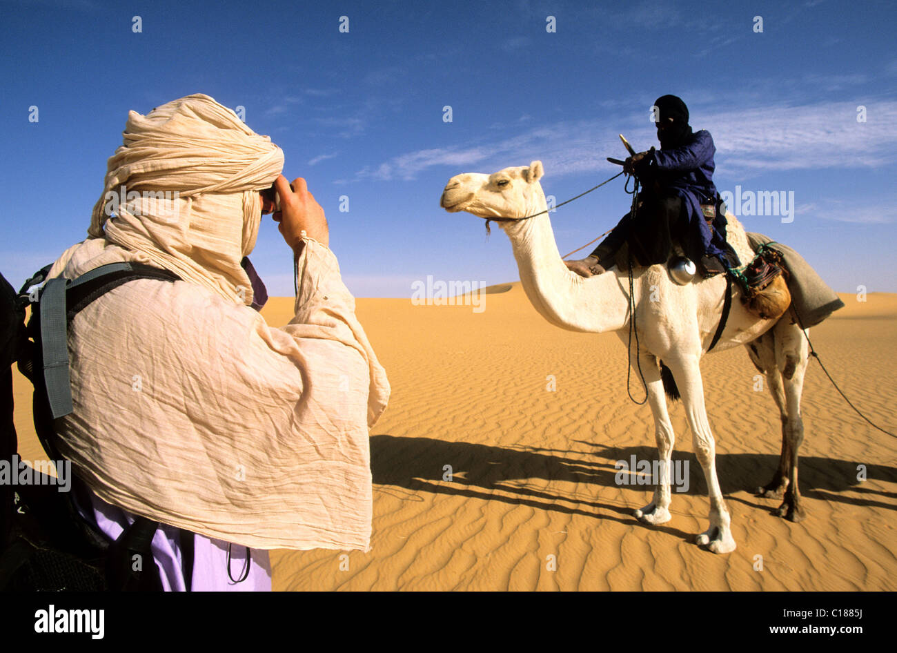 Niger, Sahara, Tenere desert, photo stop Stock Photo - Alamy