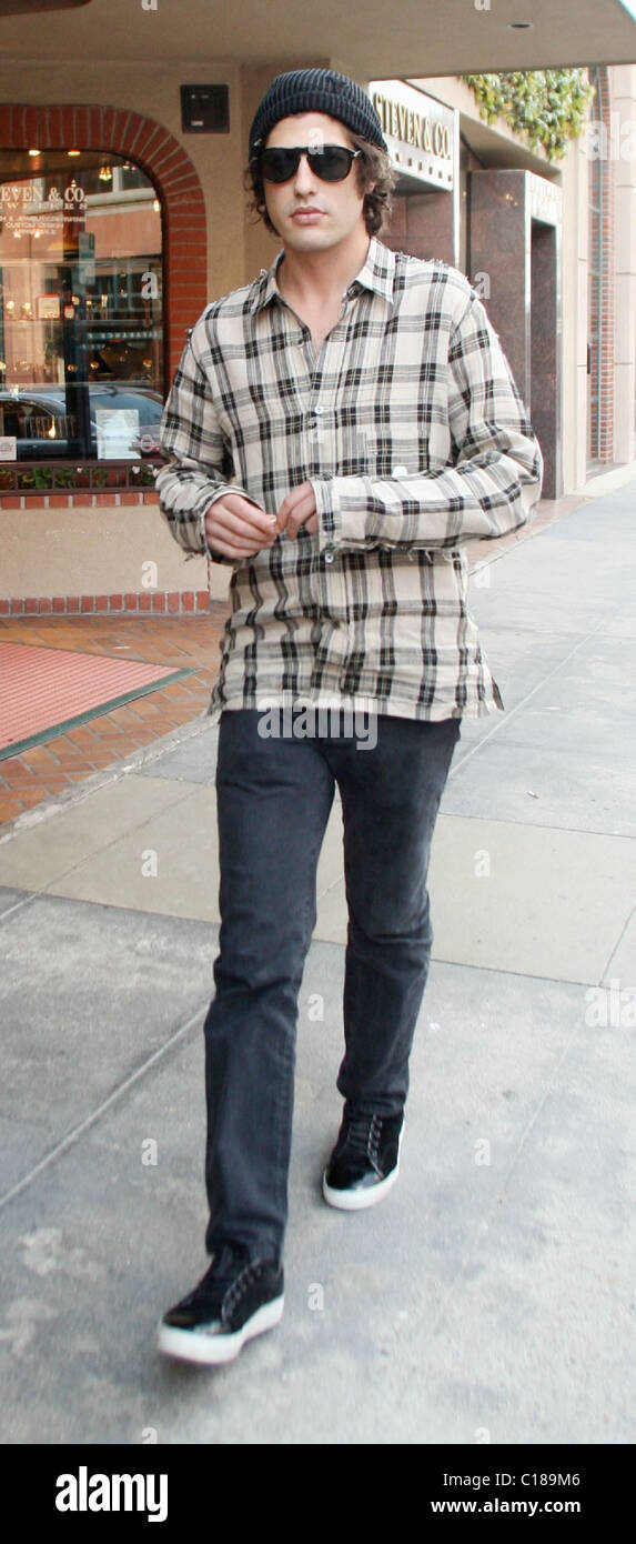 Brandon Davis leaving a medical center in Beverly Hills. Los Angeles ...