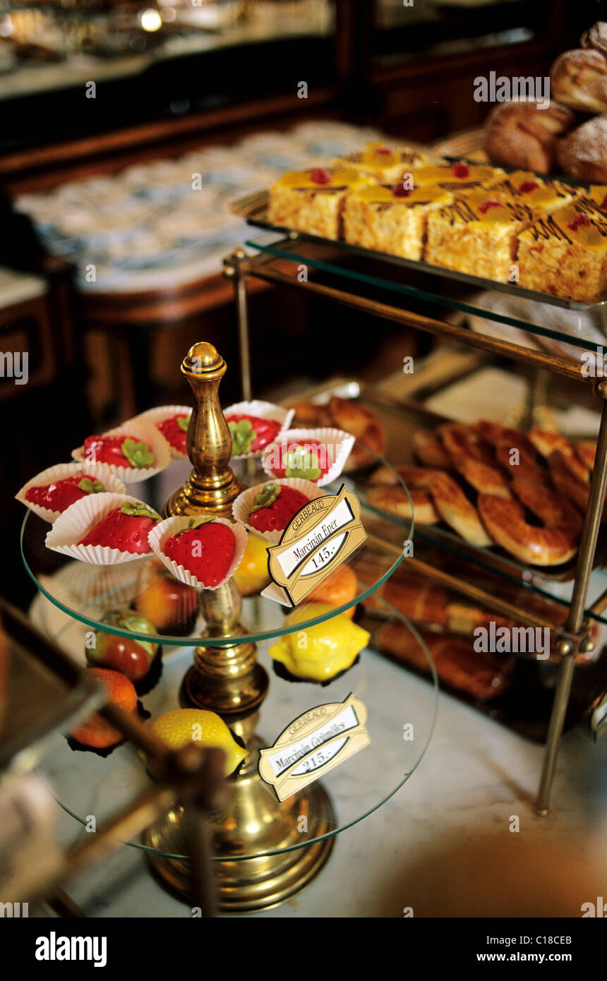 Gerbeaud Pastry High Resolution Stock Photography and Images - Alamy