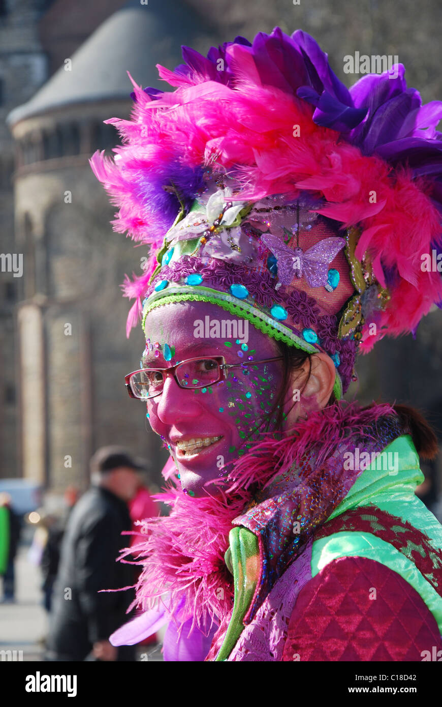 Traditional dutch headgear hi-res stock photography and images - Alamy