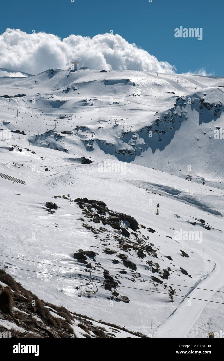 Snowy structure hi-res stock photography and images - Alamy