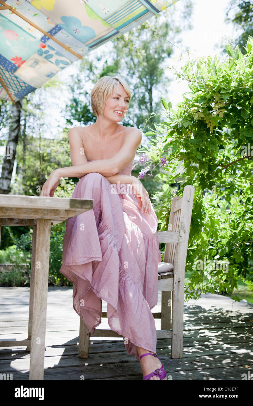 Blonde women sitting at a table hi-res stock photography and images - Alamy
