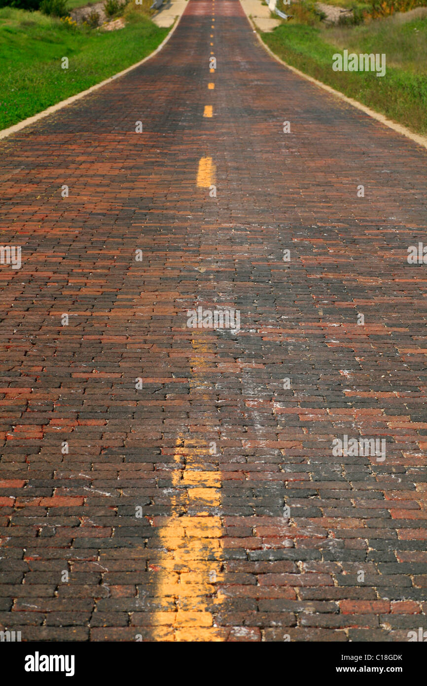 Original part from the 1930s of the historic Route 66, Illinois, USA ...