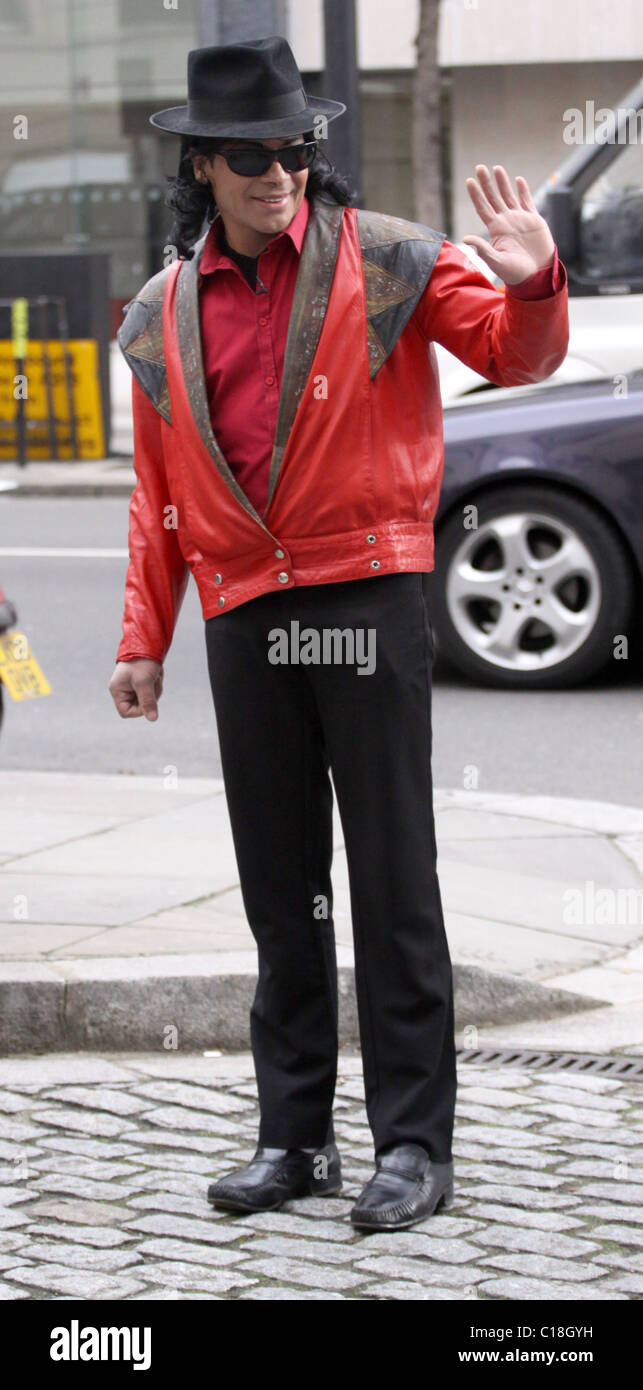 Michael jackson outside his hotel hi-res stock photography and images ...