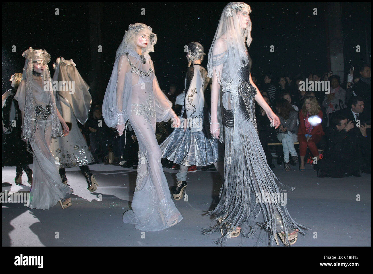 Models Paris Fashion Week - John Galliano Autumn/Winter 2009 - Catwalk ...