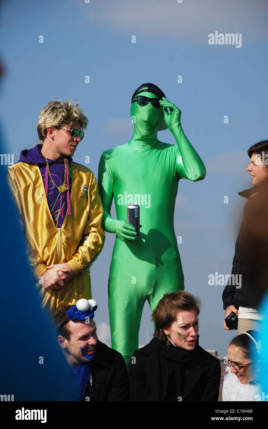 People along the parade route hi-res stock photography and images - Alamy
