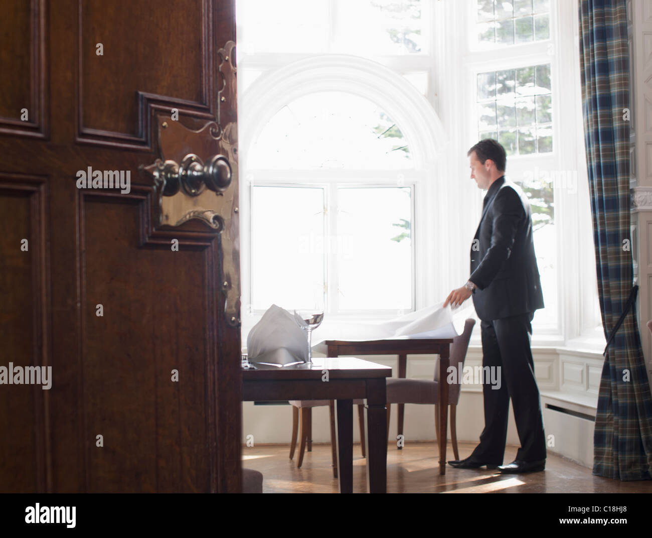 Man setting up table Stock Photo - Alamy
