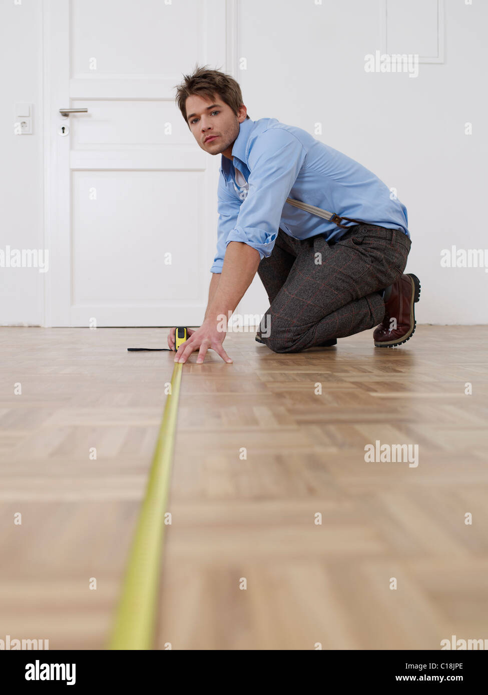 Man measuring floor hi-res stock photography and images - Alamy