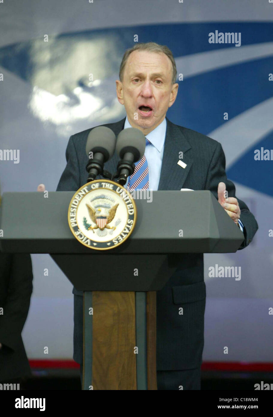 Senator Arlen Specter Amtrak receiving stimulus money from the US ...