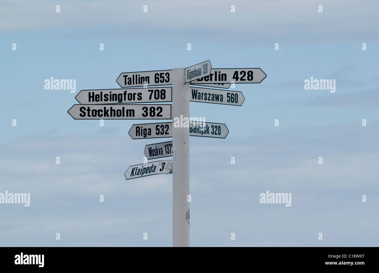 Road sign with arrow hi-res stock photography and images - Alamy