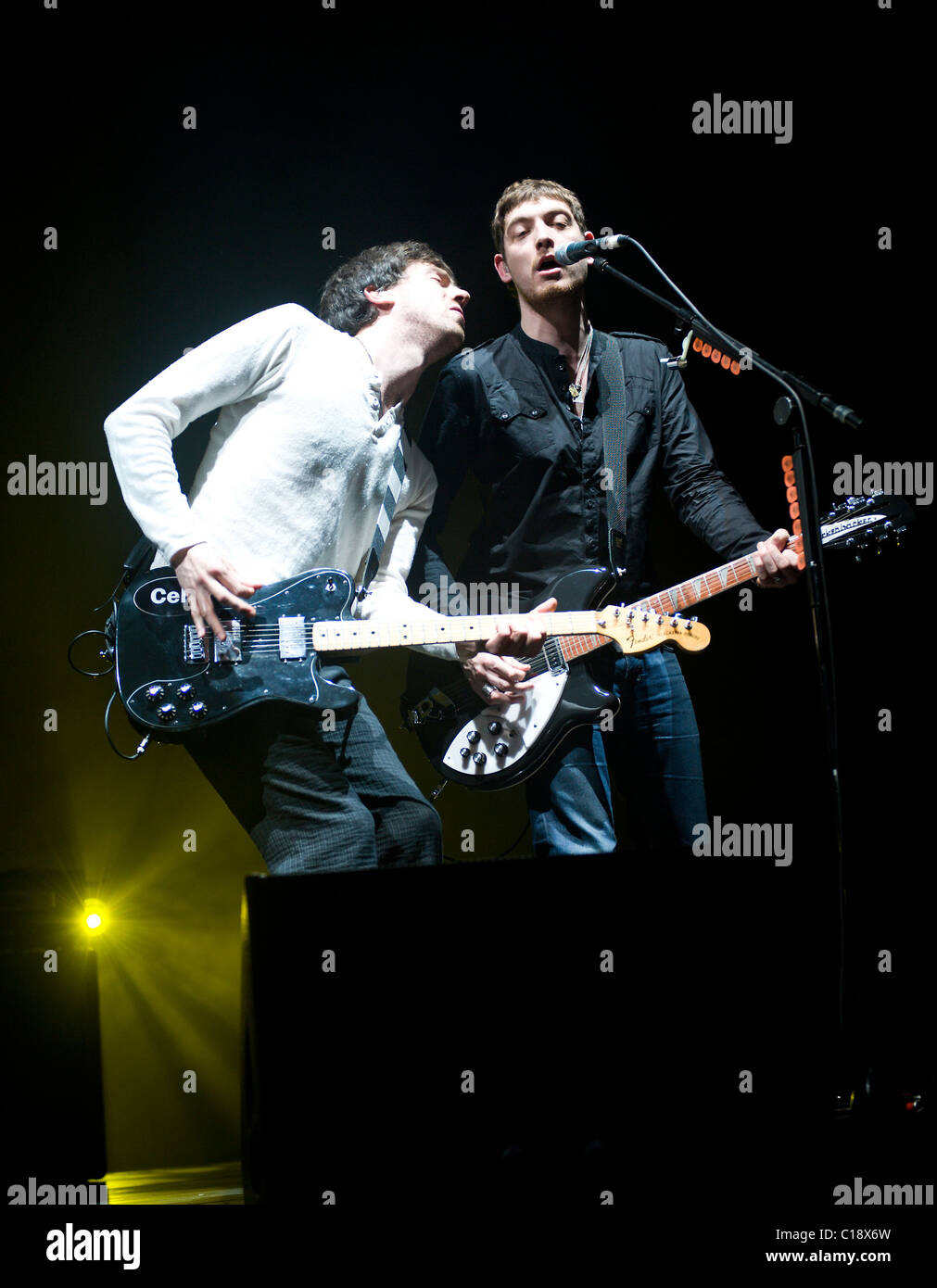 Gary Lightbody and Nathan Connolly of Snow Patrol performing live at ...
