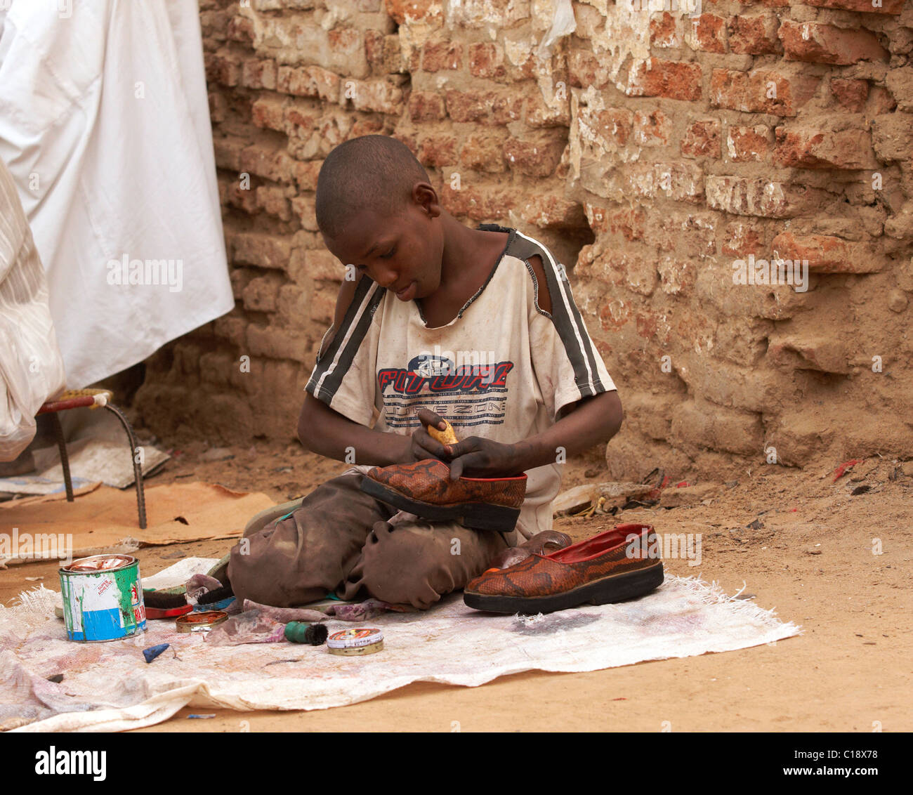 Boot shine boy hi-res stock photography and images - Alamy