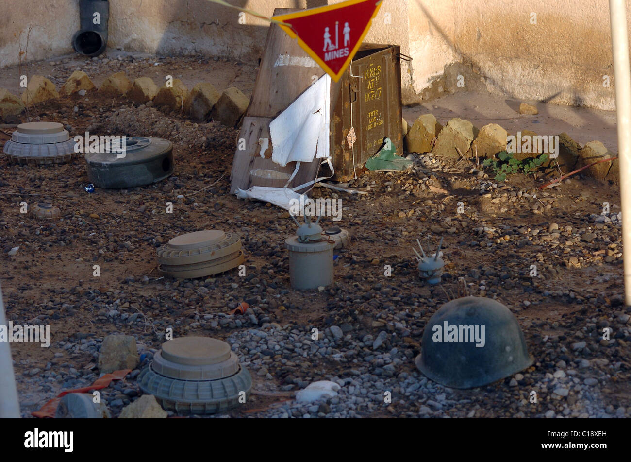 Anti personnel landmines hi-res stock photography and images - Alamy