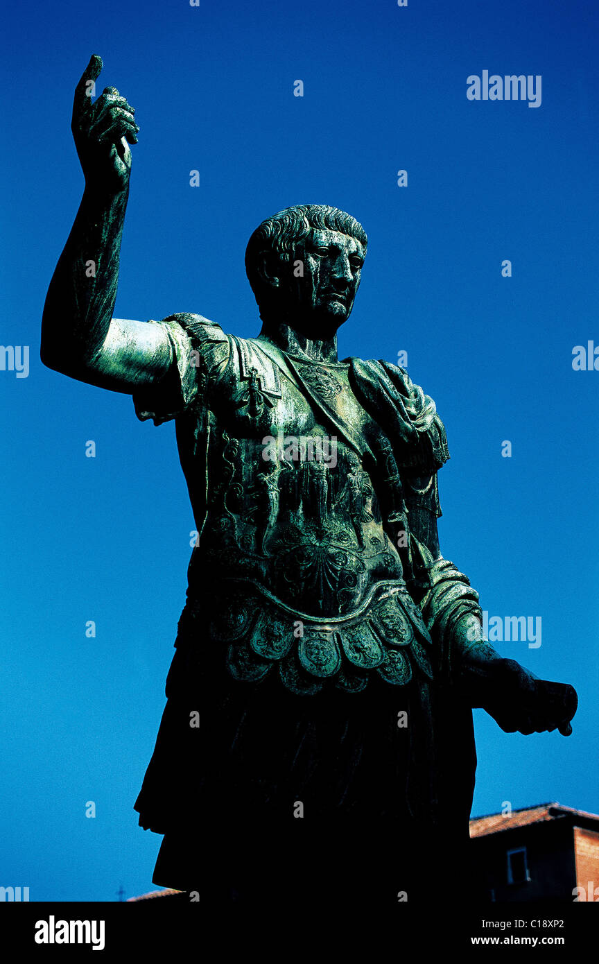 Cesars statue hi-res stock photography and images - Alamy