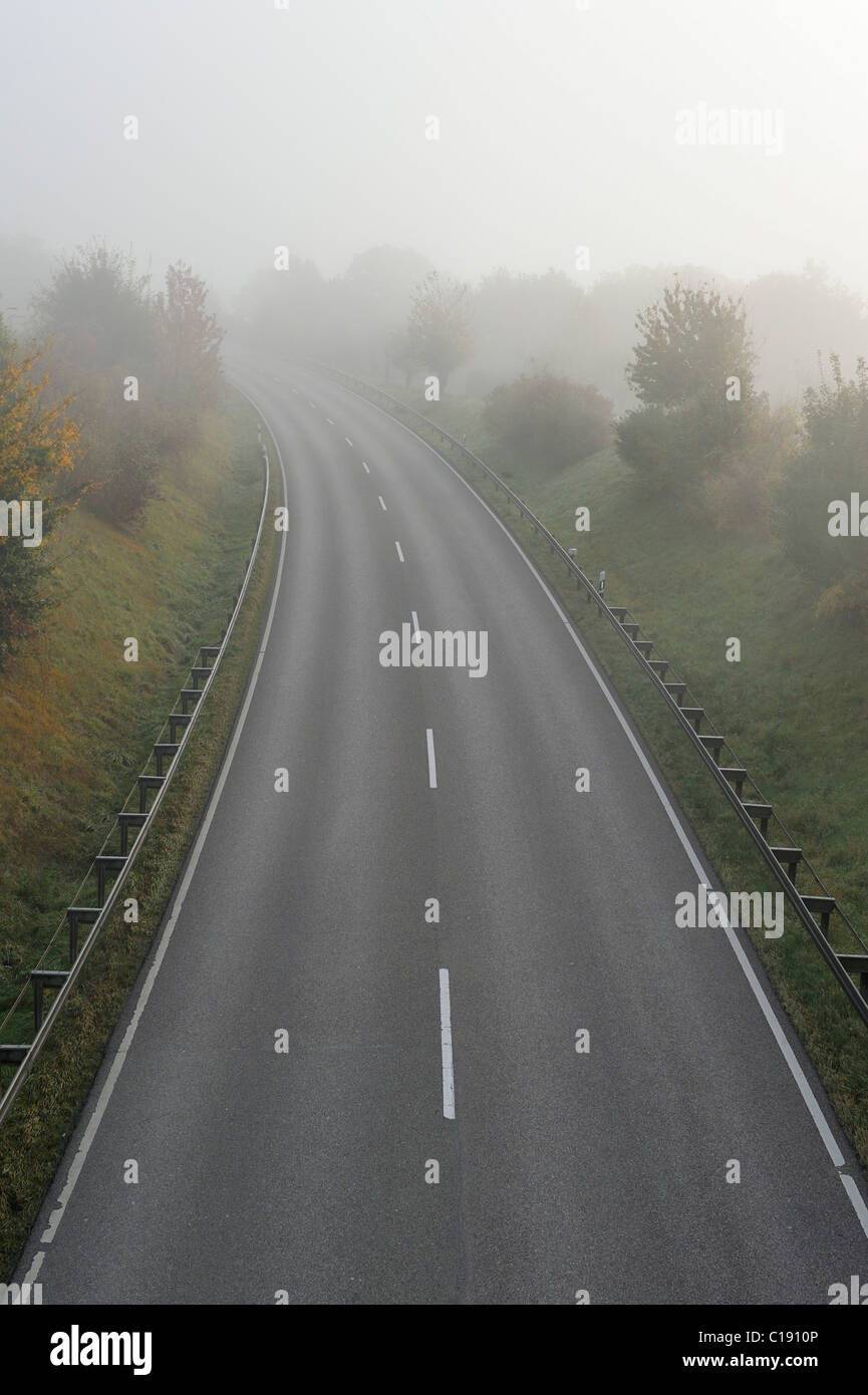 Foggy road hi-res stock photography and images - Alamy