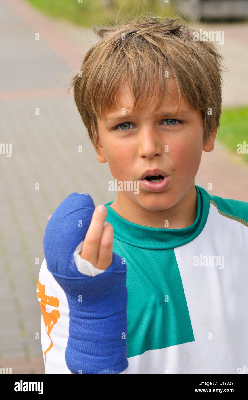 Boy with a broken fingers and plaster on his hand Stock Photo - Alamy