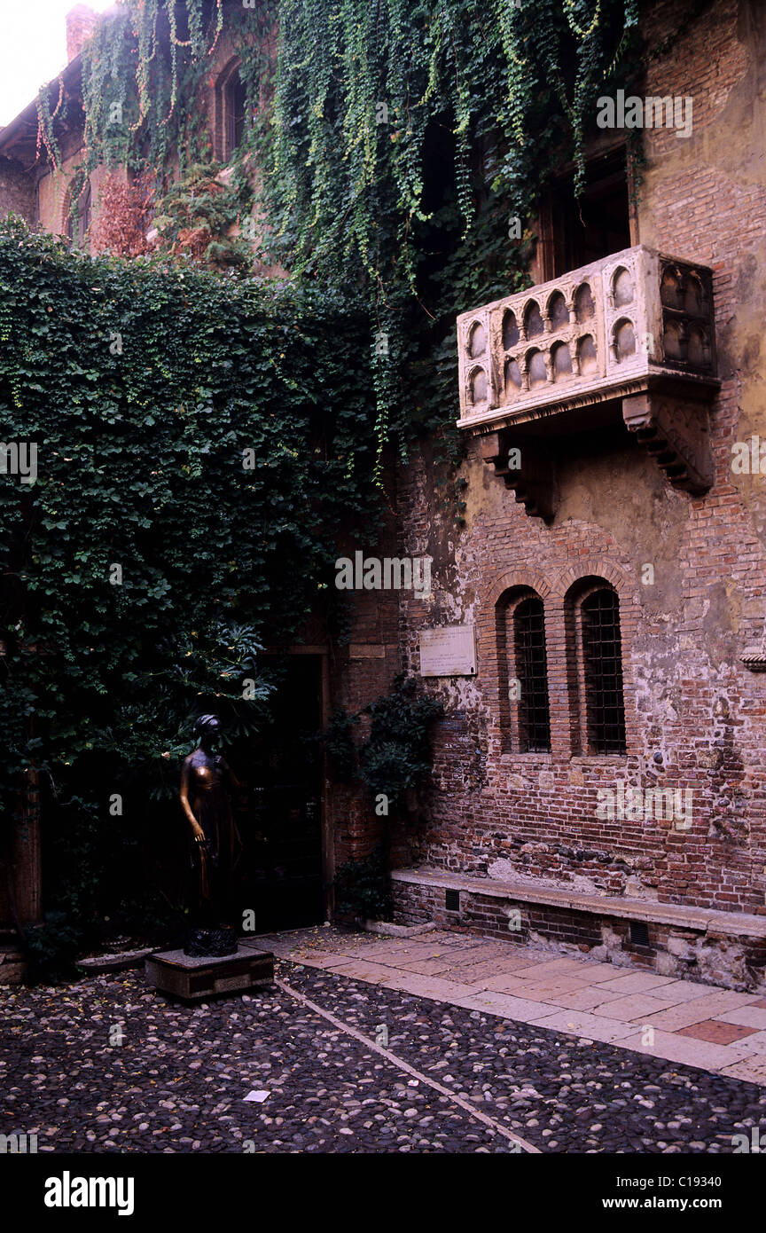 Italy, Venetia, Verona, Romeo and Juliet's house and balcony Stock ...