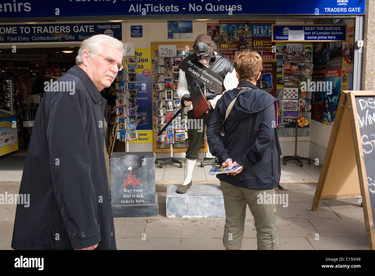 Queue tower of london hi-res stock photography and images - Alamy
