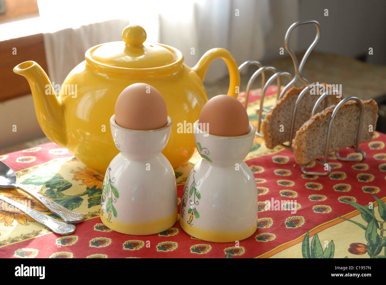 English breakfast of boiled eggs in egg cups, toast in rack, tea Stock ...