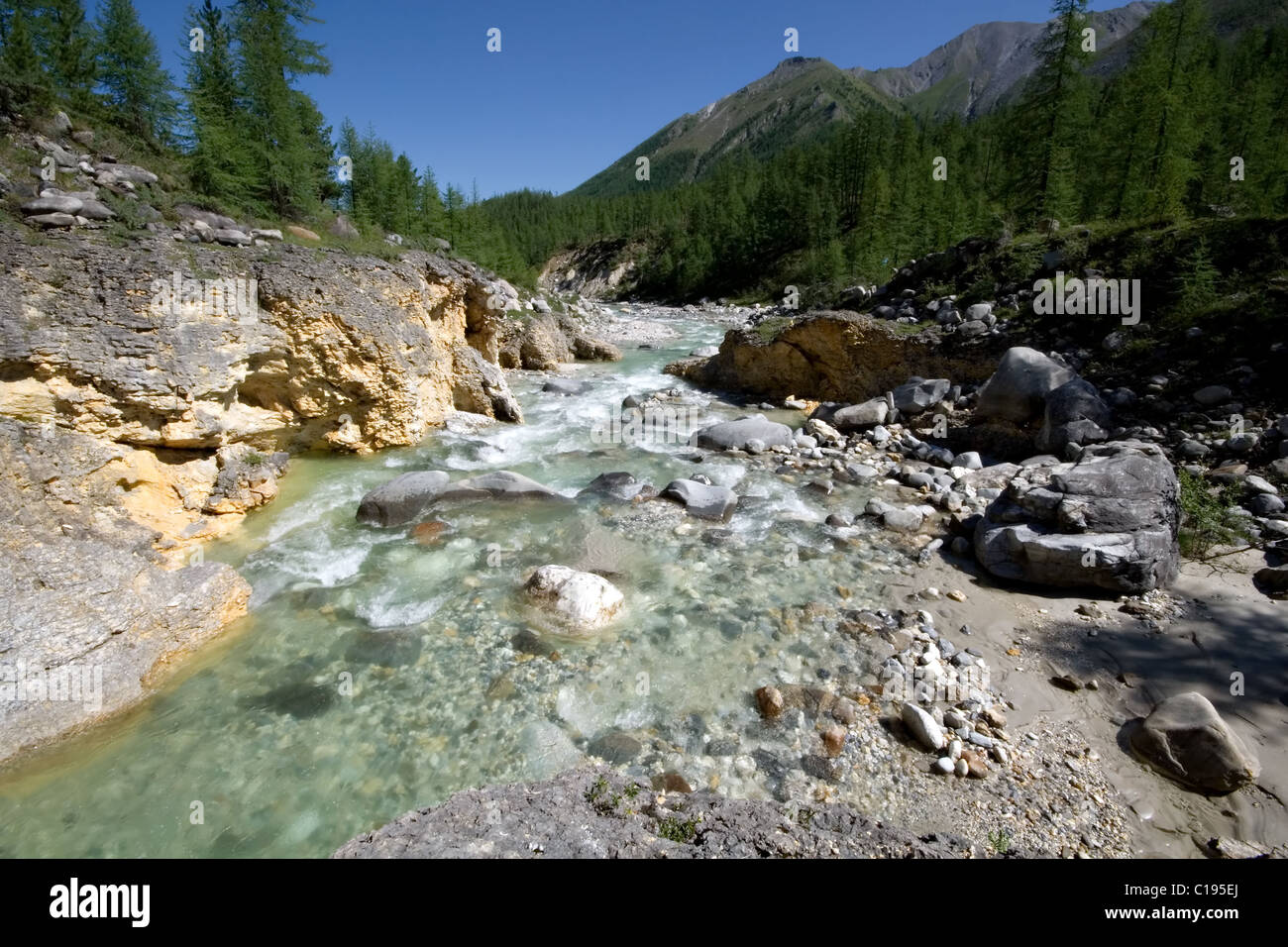 Taiga mountains hi-res stock photography and images - Alamy