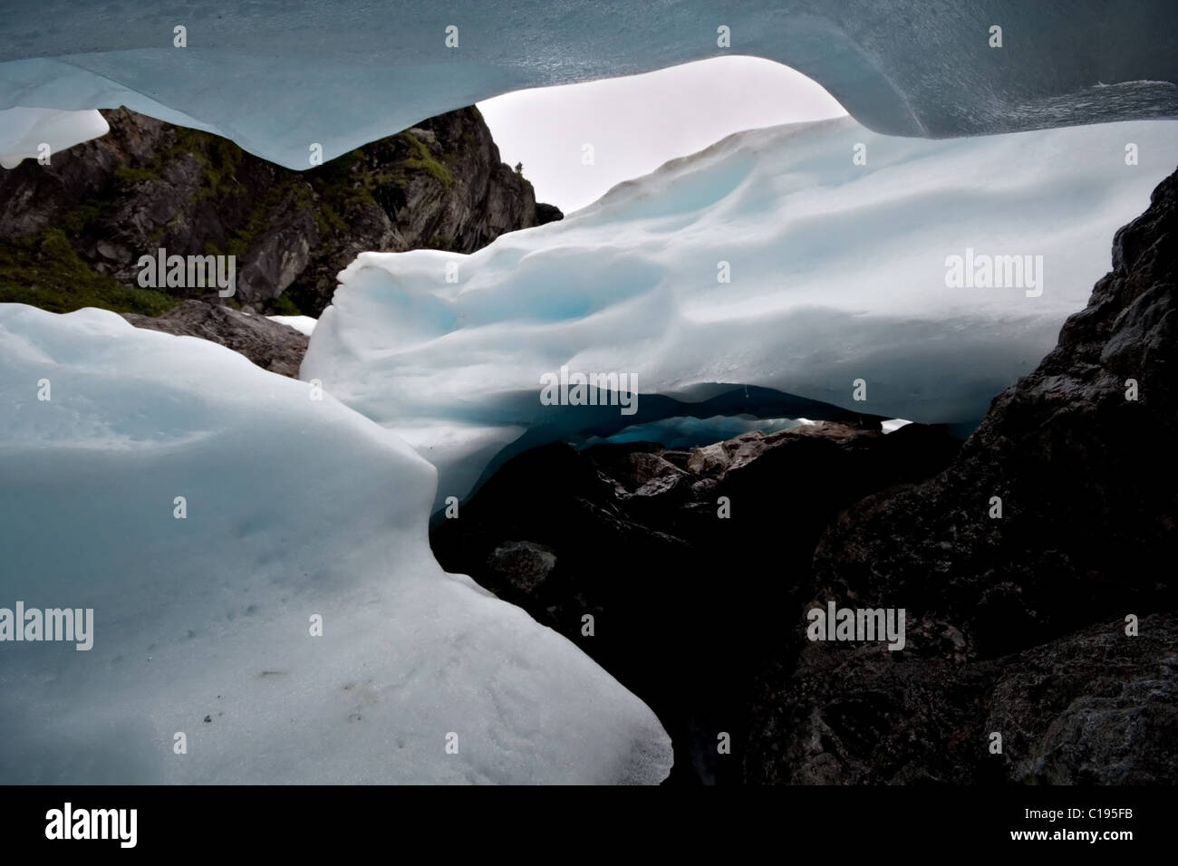 Overhang shape hi-res stock photography and images - Alamy