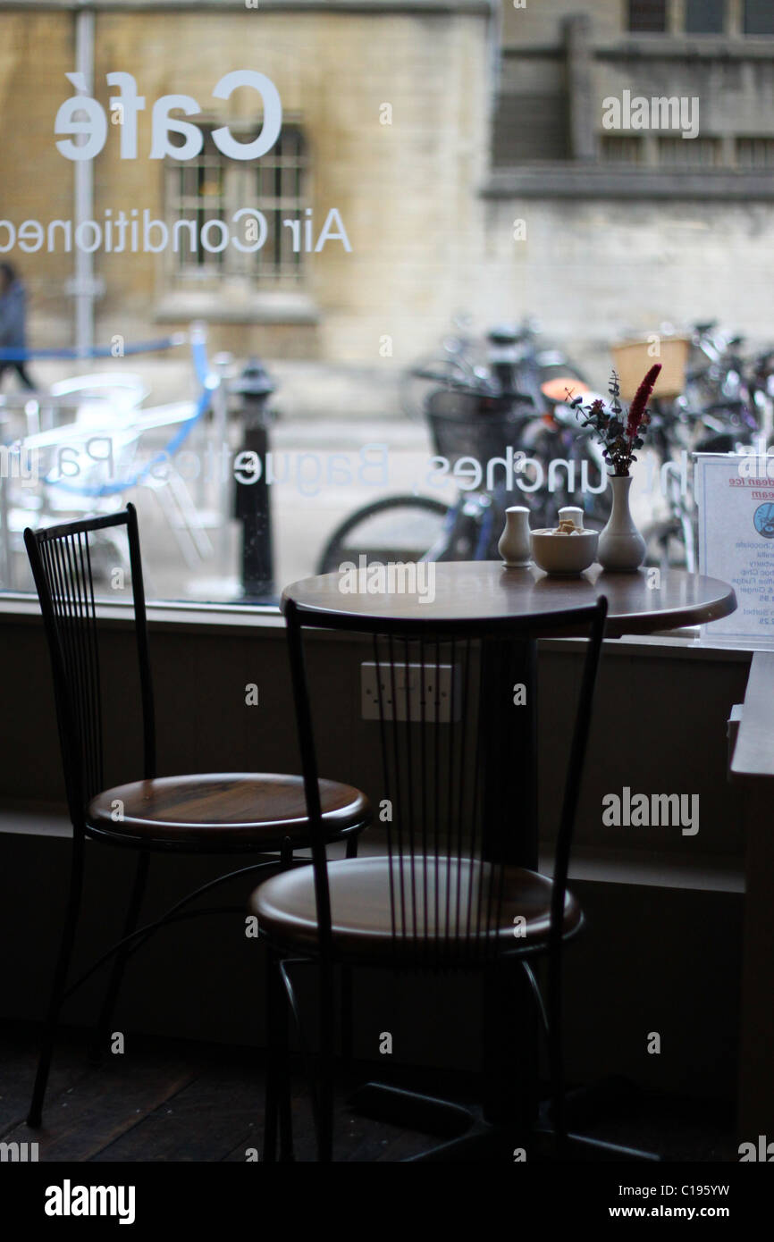 Cafe scene hi-res stock photography and images - Alamy