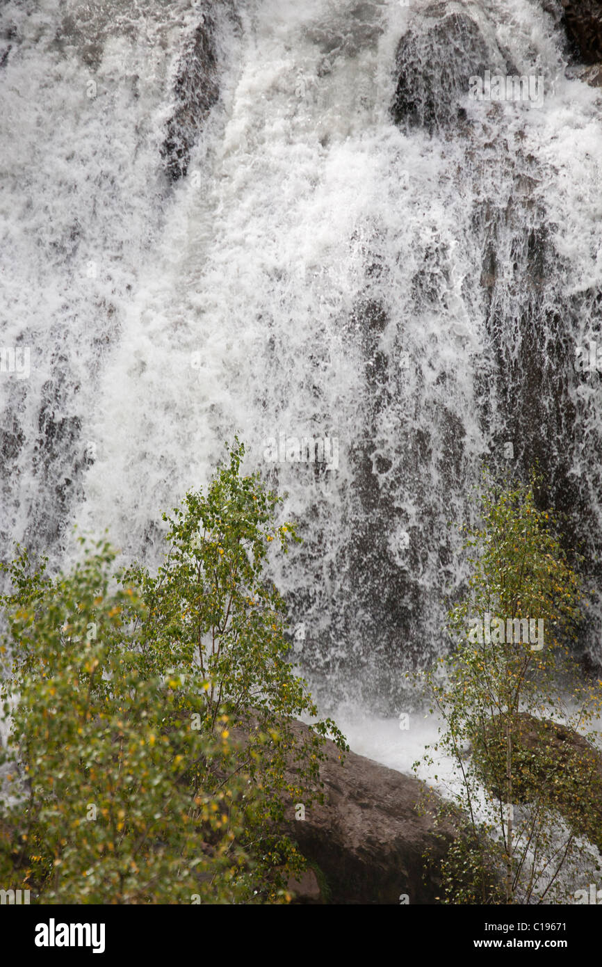 Waterfall in Ordesa y Monte Perdido National Park, Spanish Pyrenees ...