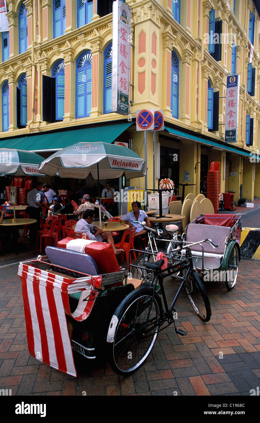 Singapore, a rickshaw and a colonial front in Chinatown Stock Photo - Alamy
