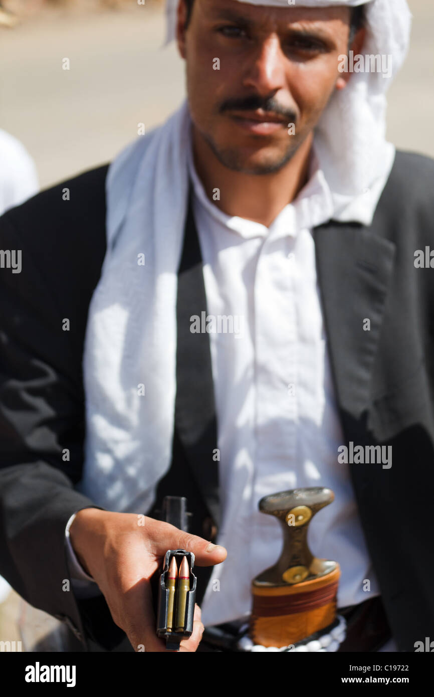 Yemeni man in traditional dress holding rounds of ammunition Stock ...