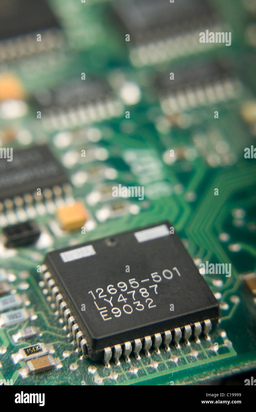 Circuit data flow hi-res stock photography and images - Alamy