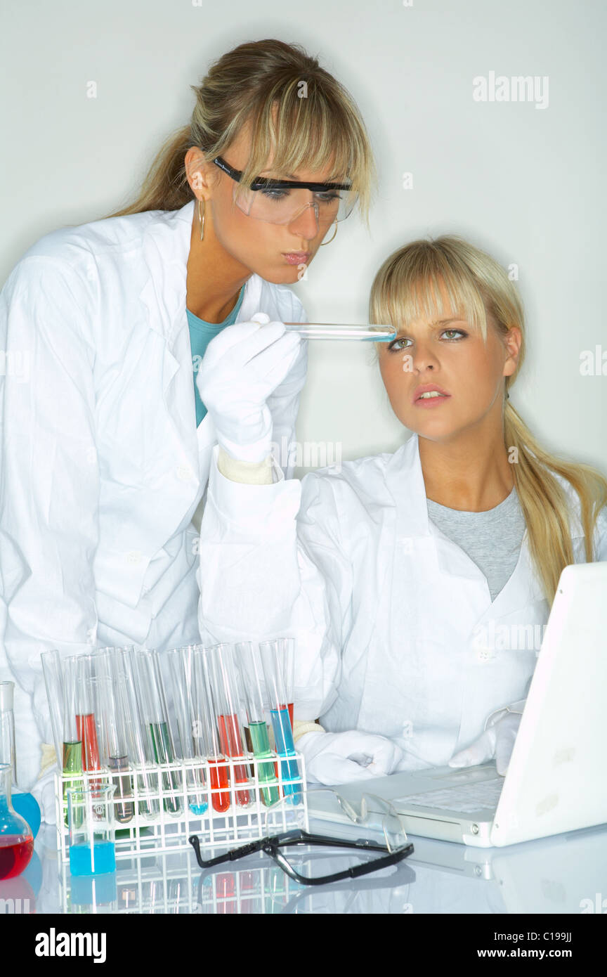 Beautiful female lab workers testing and experimenting Stock Photo - Alamy