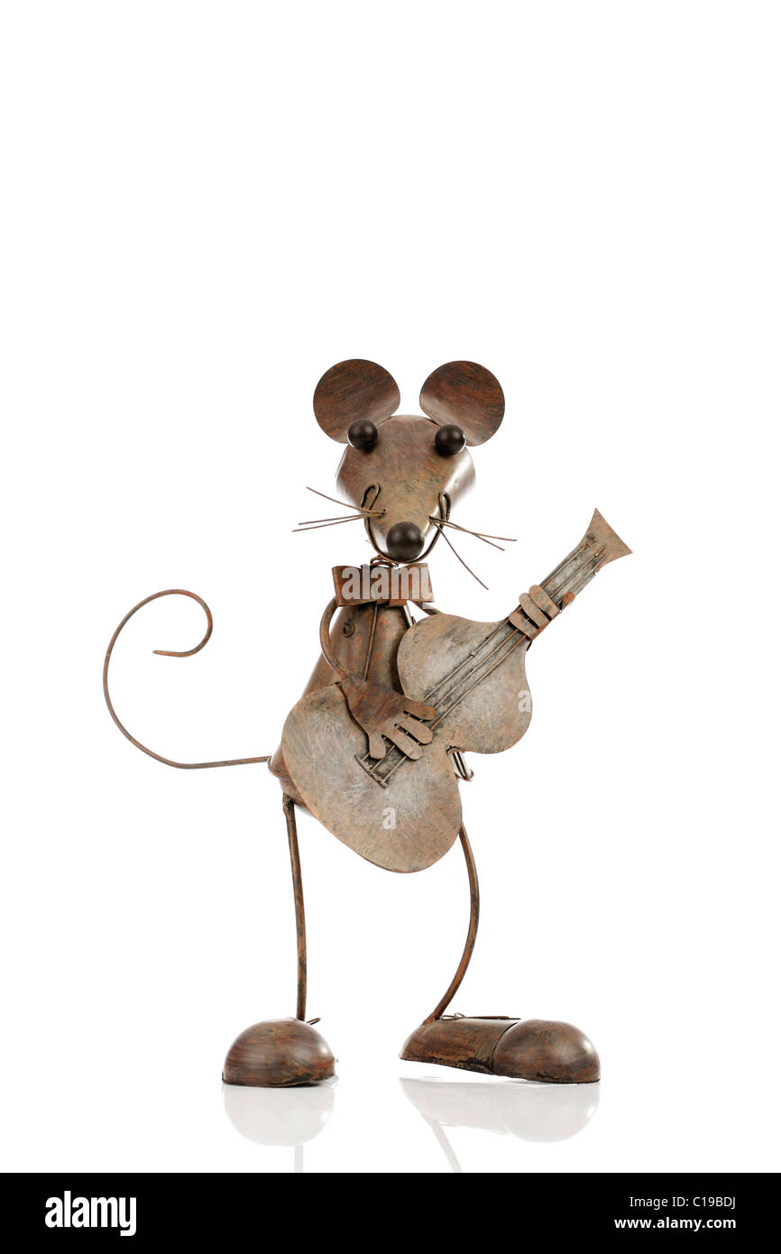 Animals playing instruments hi-res stock photography and images - Alamy