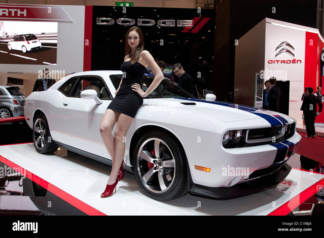 Motor show girls hi-res stock photography and images - Alamy