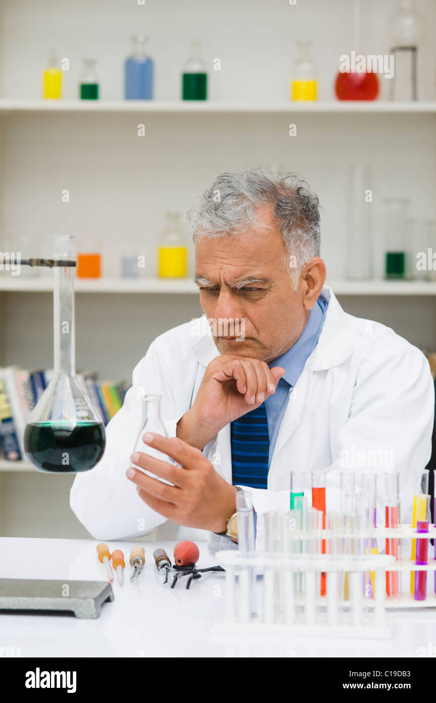 Scientific thinking hi-res stock photography and images - Alamy