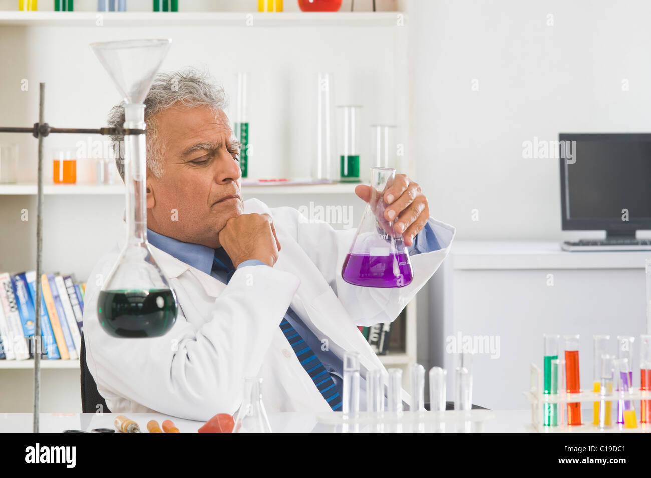 Scientist doing scientific experiment in a laboratory Stock Photo - Alamy