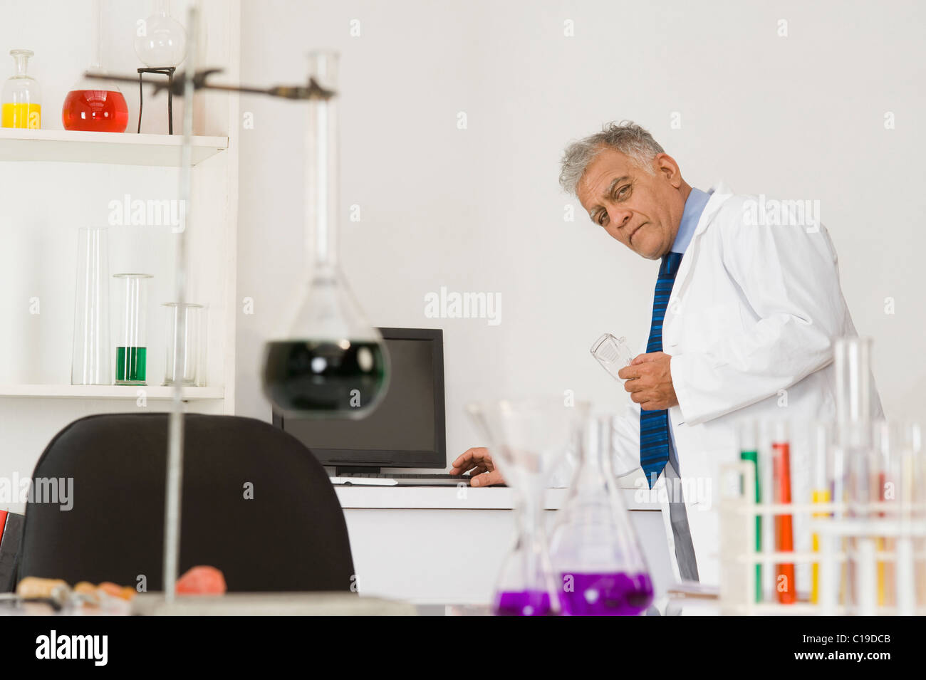 Scientist working in a laboratory Stock Photo - Alamy