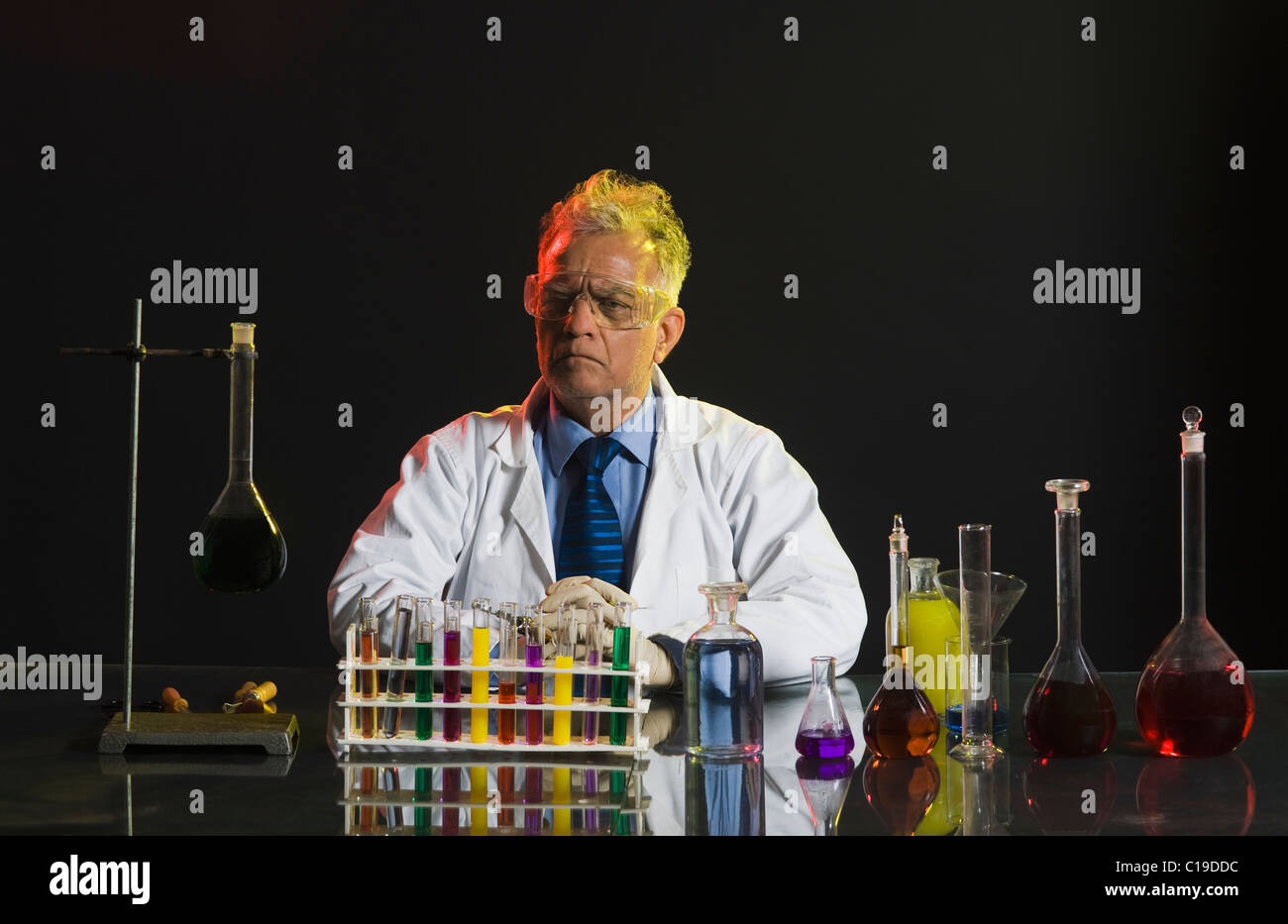Scientific thinking hi-res stock photography and images - Alamy