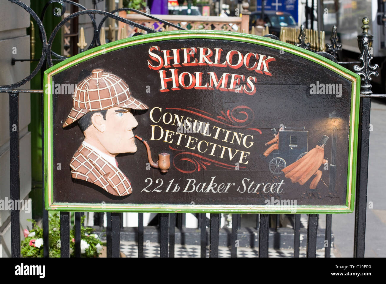 Sherlock holmes pub sign hi-res stock photography and images - Alamy