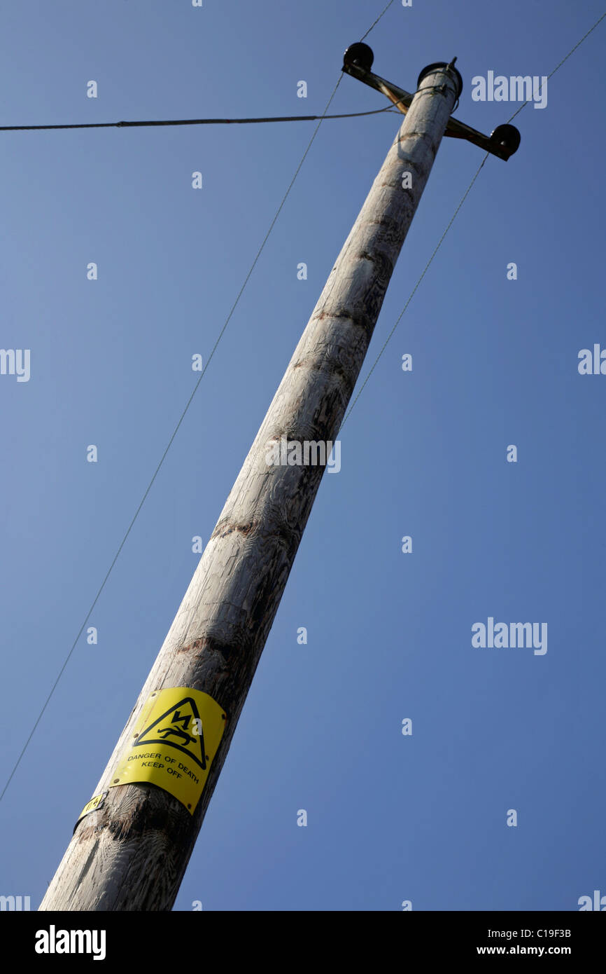 Overhead cables warning sign hi-res stock photography and images - Alamy