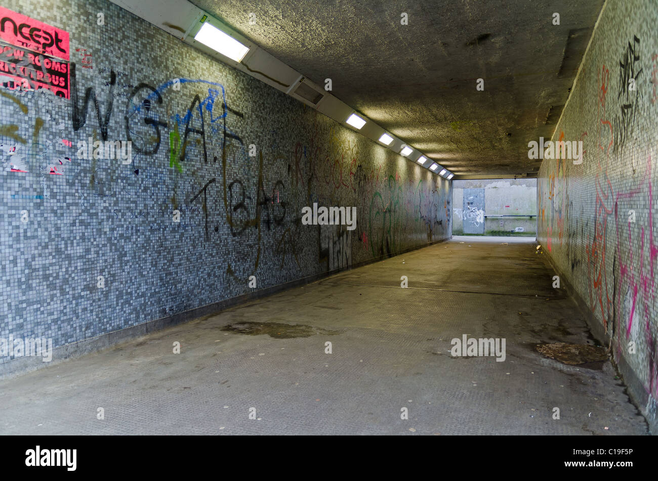 Underpass tunnel subway graffiti High Resolution Stock Photography and ...