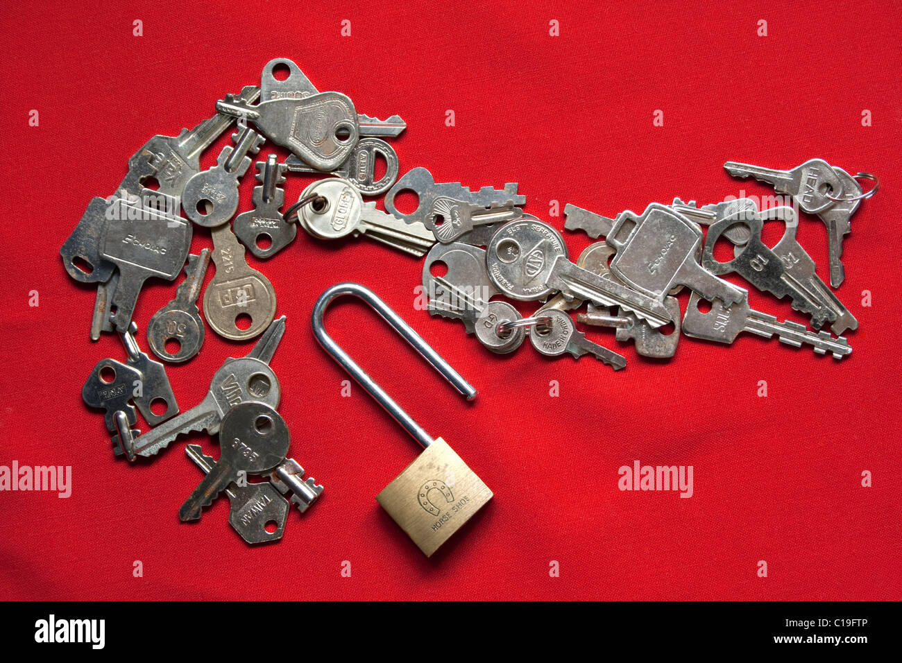 Suitcase keys hi-res stock photography and images - Alamy