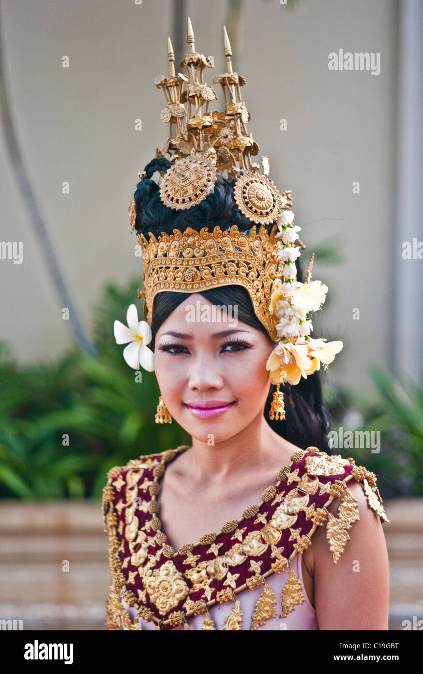 Cambodia female headdress dancer hi-res stock photography and images ...