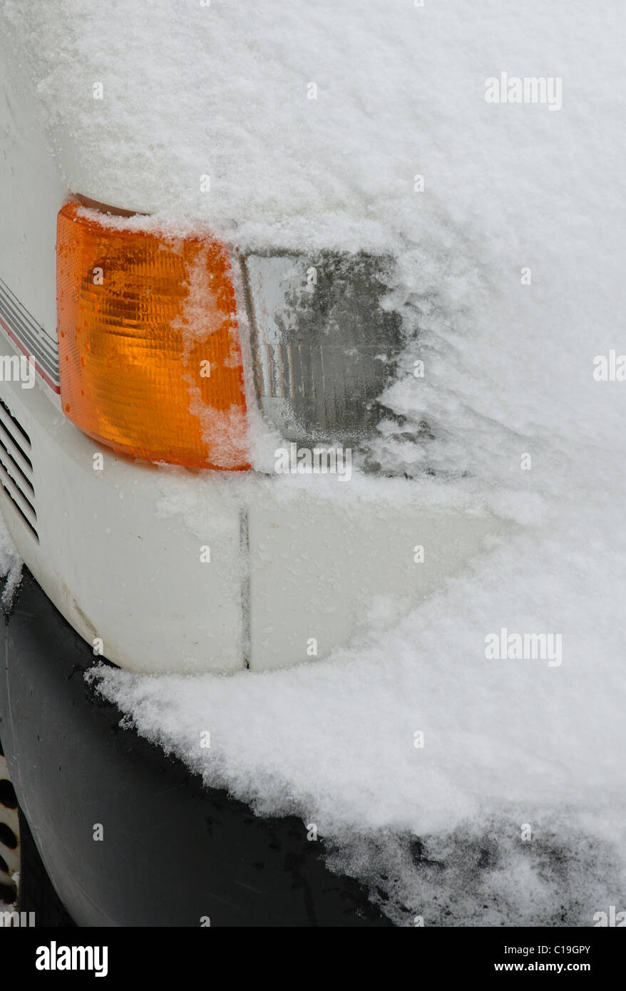 Snow covered van hi-res stock photography and images - Alamy