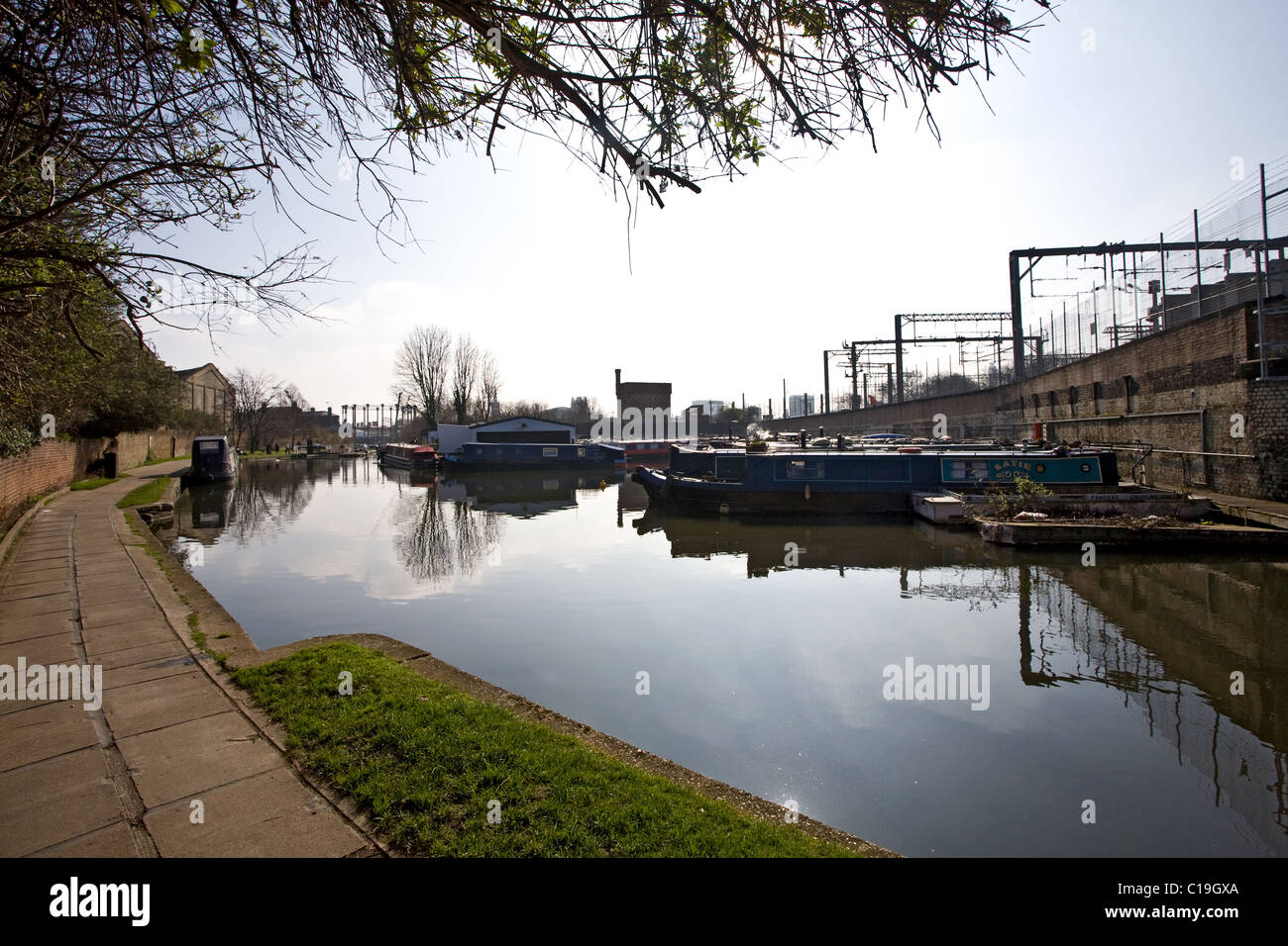 Regent’s canal camden hi-res stock photography and images - Alamy