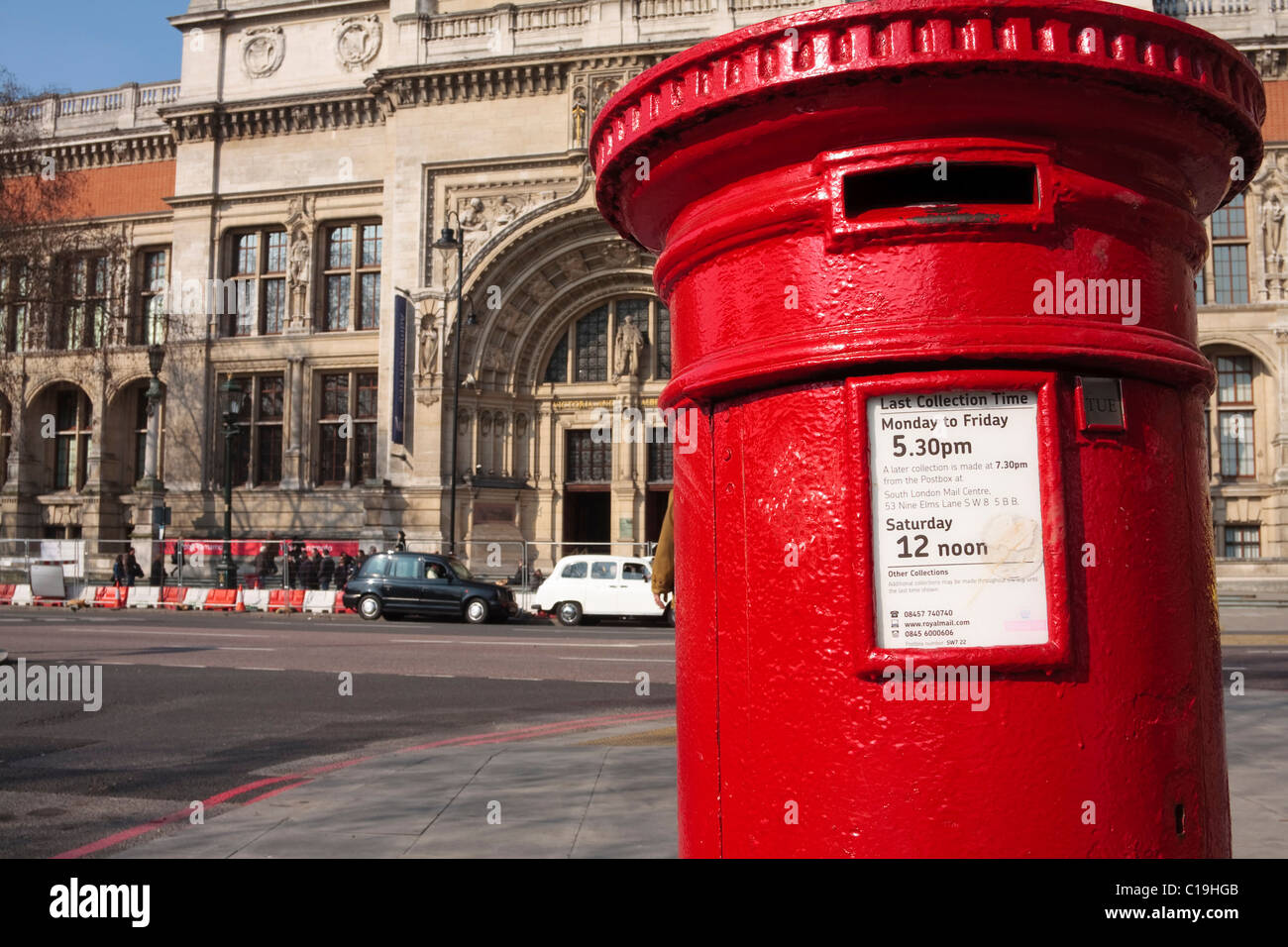 A landscape image of a Royal Mail postbox Stock Photo - Alamy