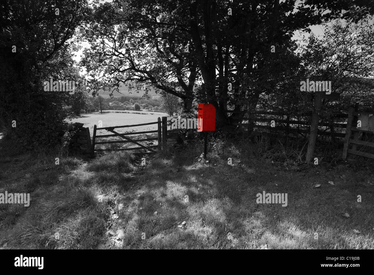 Gate post box hi-res stock photography and images - Alamy