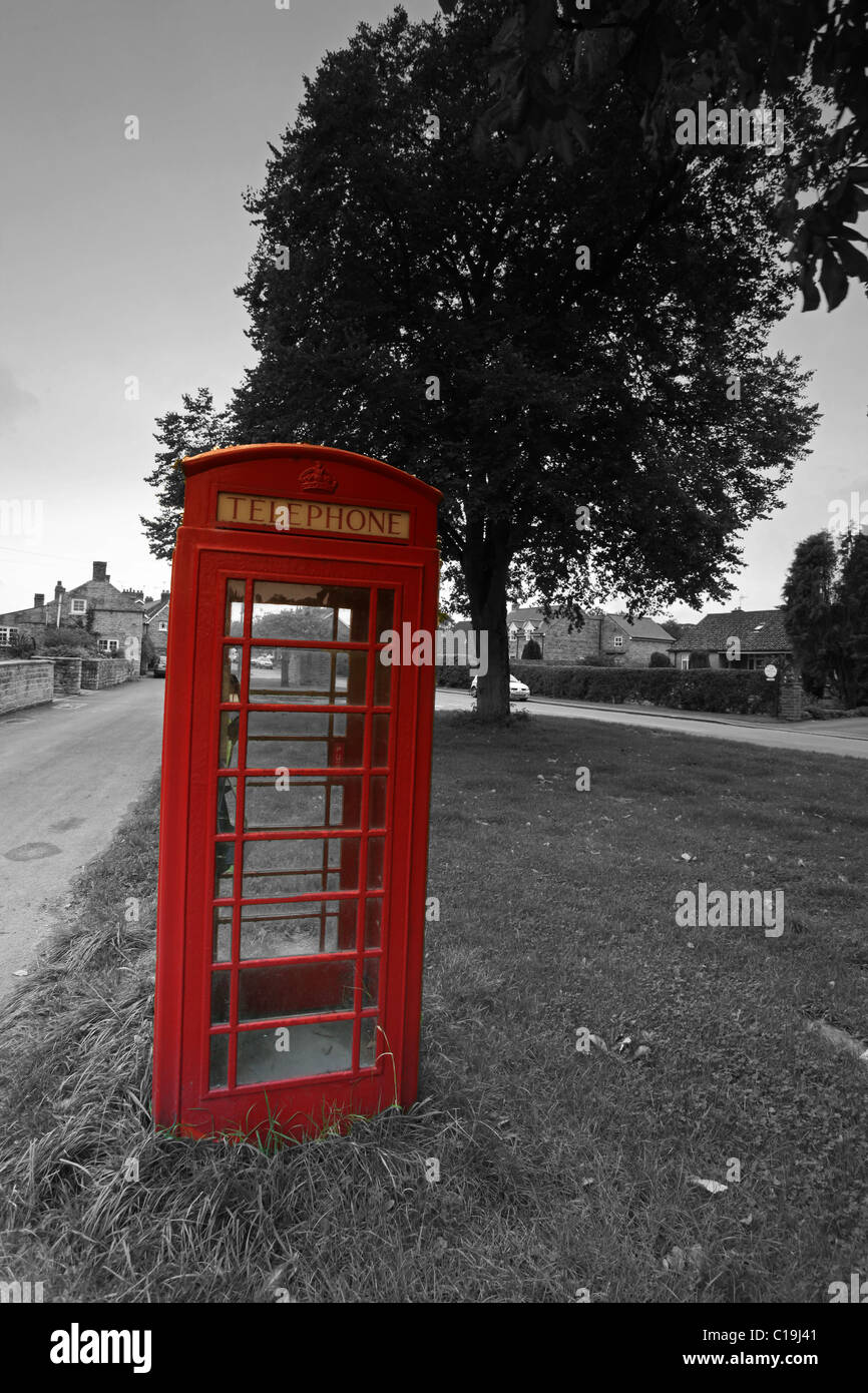 Black and white telephone box hi-res stock photography and images - Alamy